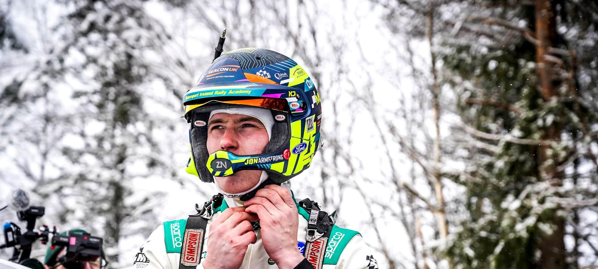 Jon Armstrong suma sus primeros puntos en el WRC con un octavo puesto ...