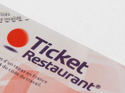 Ticket resto : 4 façons de les dépenser durant le confinement