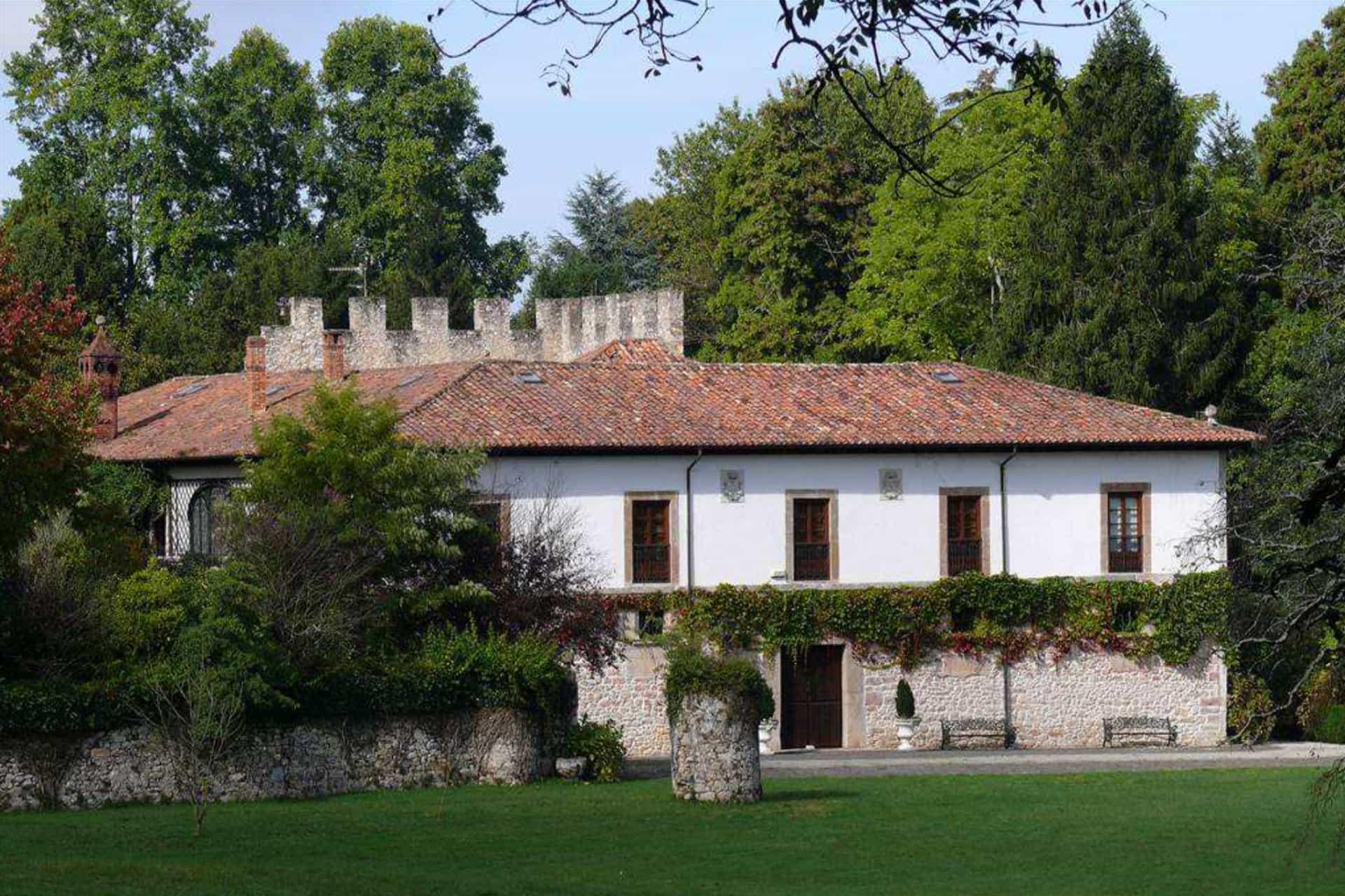 Palacio del Conde de la Vega del Sella