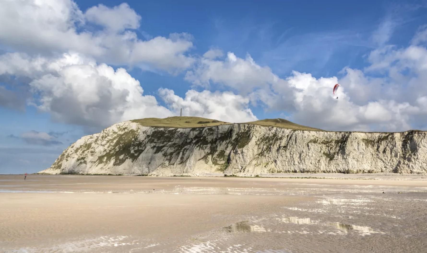 Pas de Calais: entre le cap Blanc-Nez et le cap Gris-Nez, un littoral ...