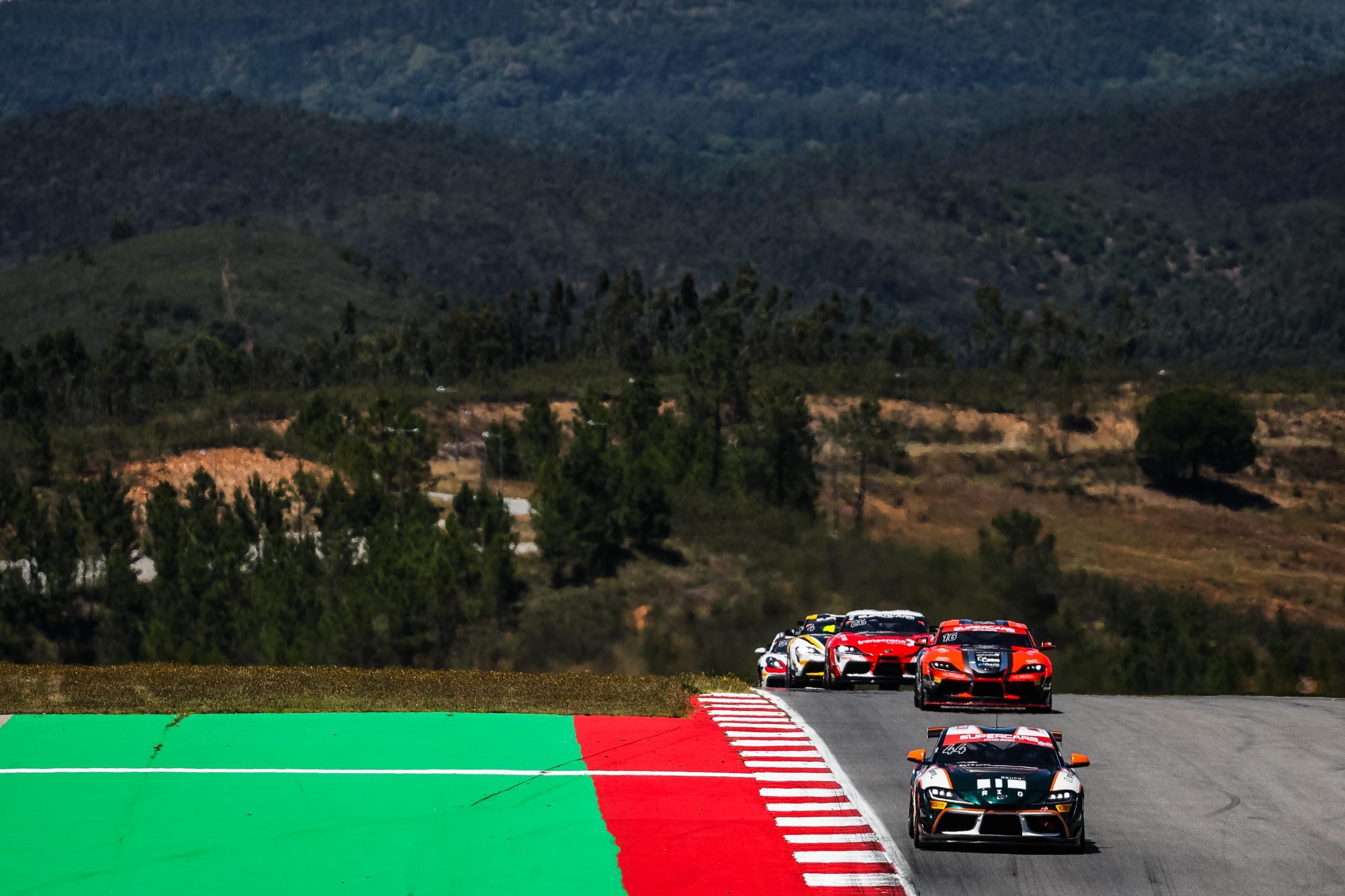 Areia y Afonso ganan en GT4 tras penalización a Machado
