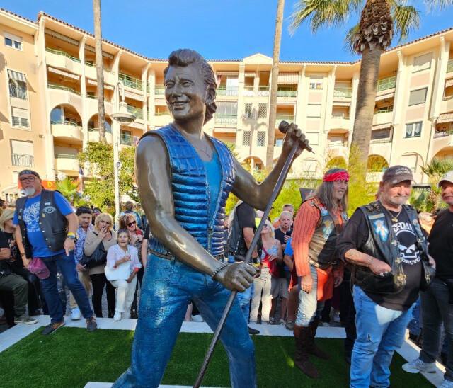 Fréjus fête le premier anniversaire de la statue de Johnny Hallyday