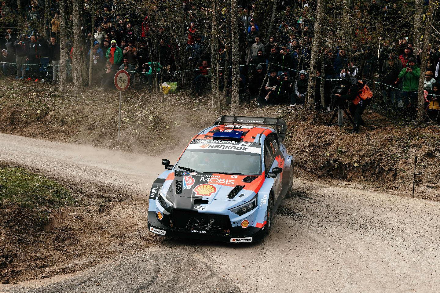 Neuville, Fourmaux y Paddon buscan podio en el Rally de Japón 2026